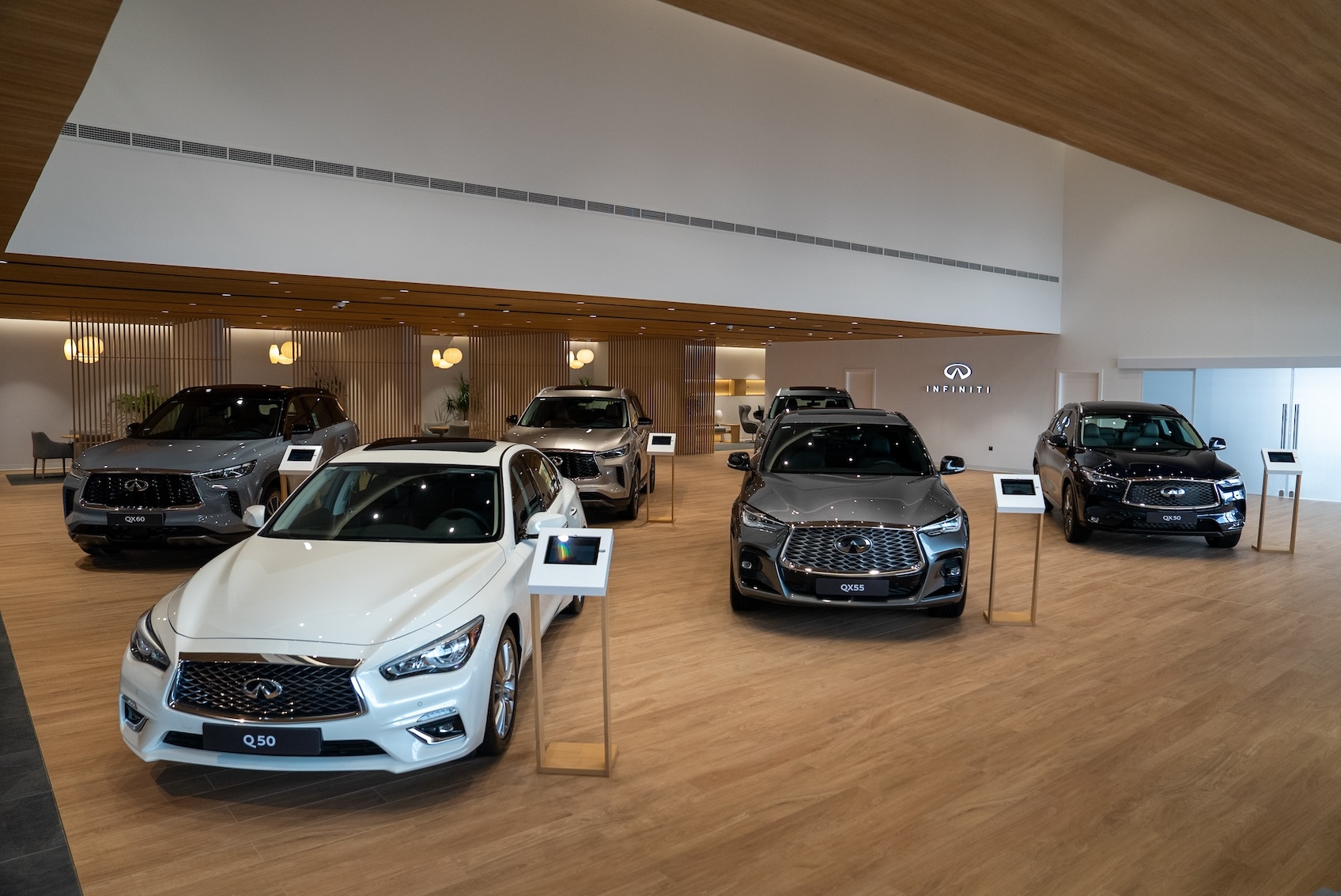 Arabian Automobiles Reveals World’s Largest INFINITI Showro0